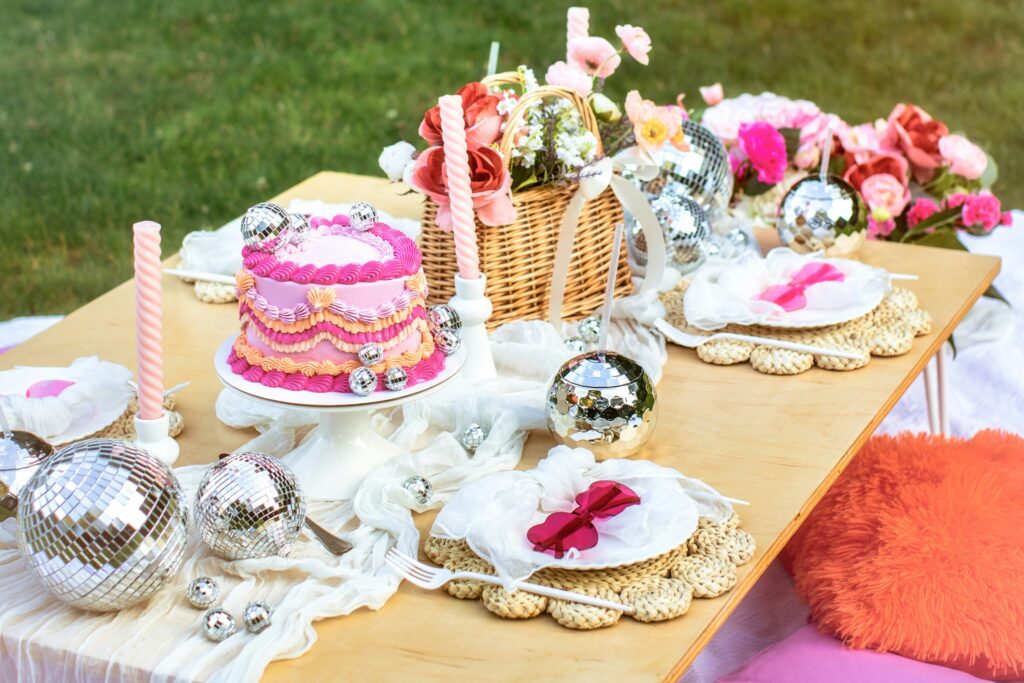50 Best Beach Picnic Ideas for Couples, Families & Friends